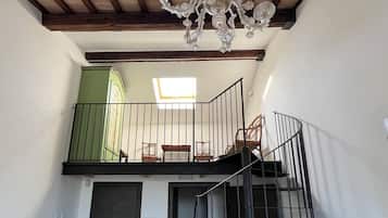 Quarto casal conforto, sacada, vista para a colina | 1 quarto, roupas de cama premium, edredons de pluma, cofres nos quartos