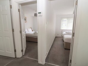 3 quartos, com decoração personalizada, com mobília individualizada 