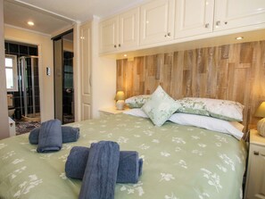 3 quartos, com decoração personalizada, com mobília individualizada
