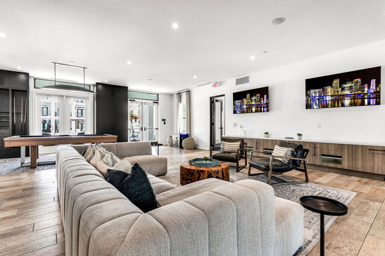 Beach Bliss: Modern 3 Bed Oasis Mins From Shore - Apollo Beach, FL