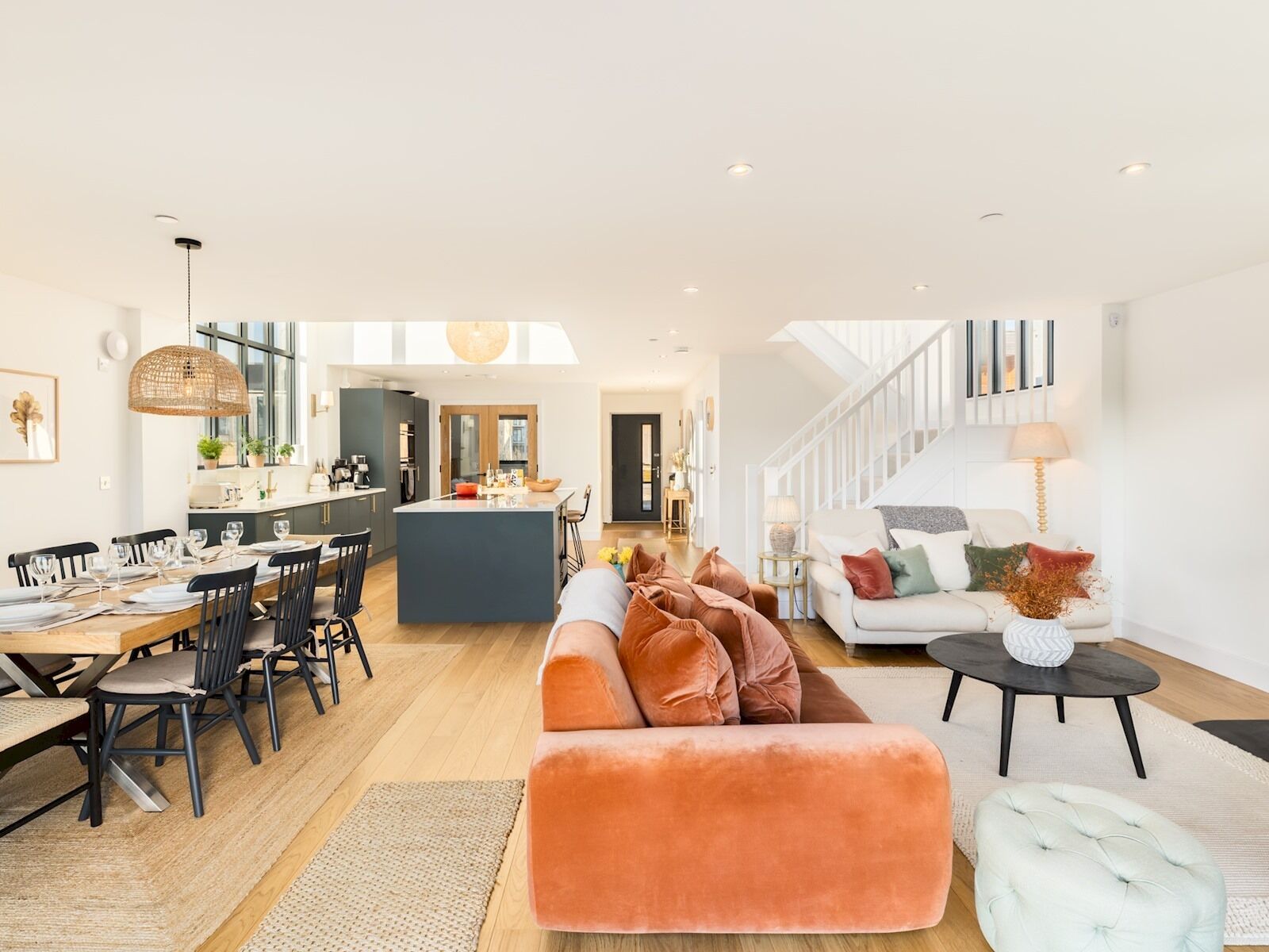 Stunning 5 Bedroom Lake-house | Hot Tub | Views - Pass The Keys - Somerford Keynes
