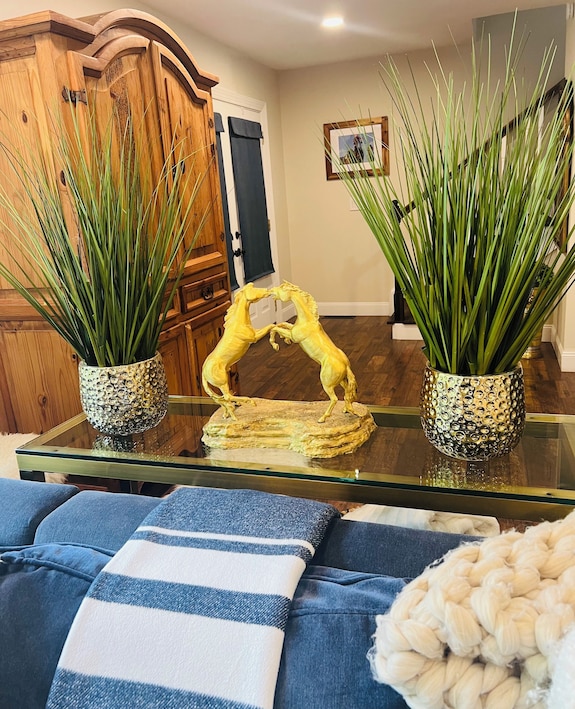 The Blue Lady Of Saratoga. Spacious Retreat W/ Private Pool & Backyard Oasis - Saratoga Springs, NY