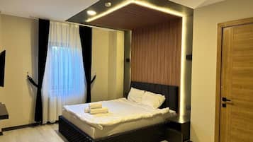 Quarto casal | Escrivaninha, ferros/tábuas de passar roupa, Wi-Fi de cortesia