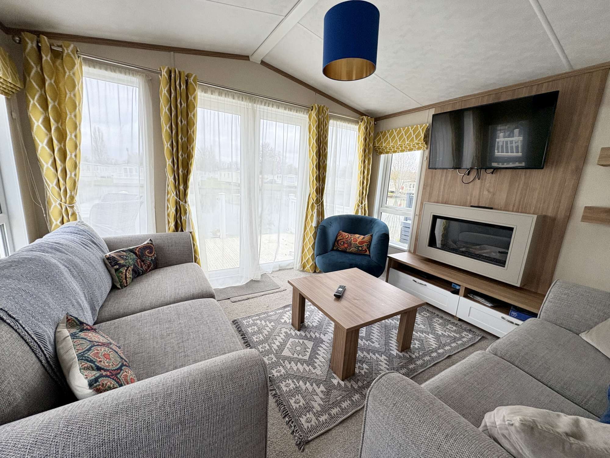 Sunnyside Static Lakeside Home - Wiltshire