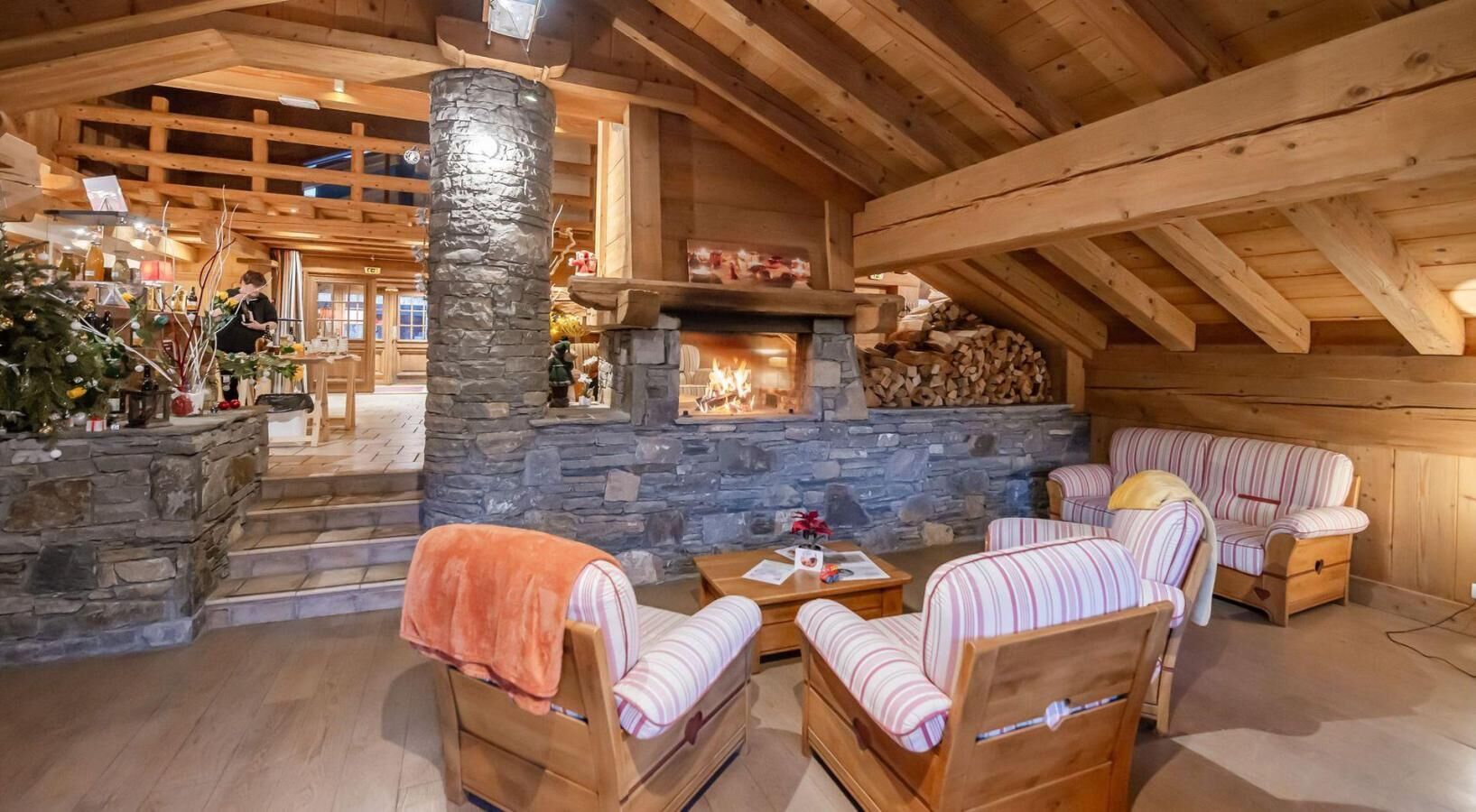 ÉTage -1, Vue Montagne, Piscine, Sauna, Hammam, Terrasse, Parking, Télévision, Casier à Ski, 55m² - La Plagne