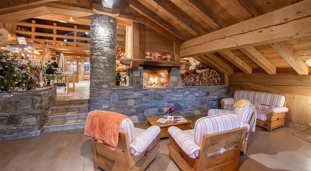 ÉTage -1, Vue Montagne, Piscine, Sauna, Hammam, Terrasse, Parking, Télévision, Casier à Ski, 55m² - La Plagne