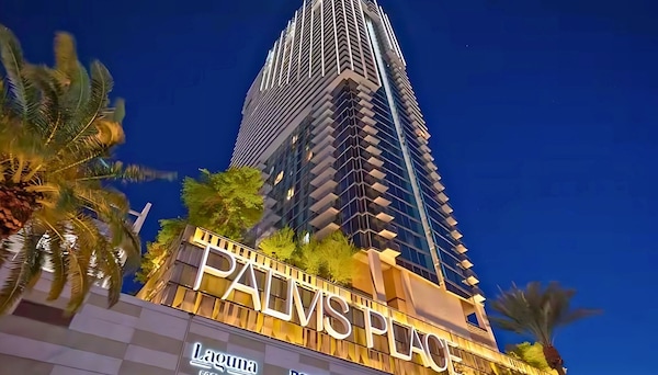 Stripsuite Palms Place Hotel/resort & Casino - Las Vegas, NV