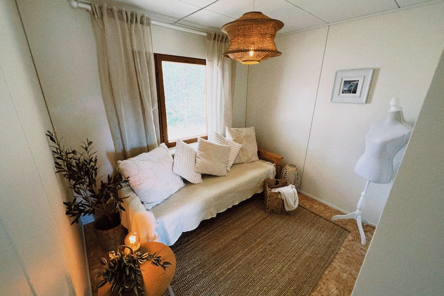 Romantic Forest Cottage Near Lake Sauna, Firepit & Cozy Scandinavian Design - Kesälahti