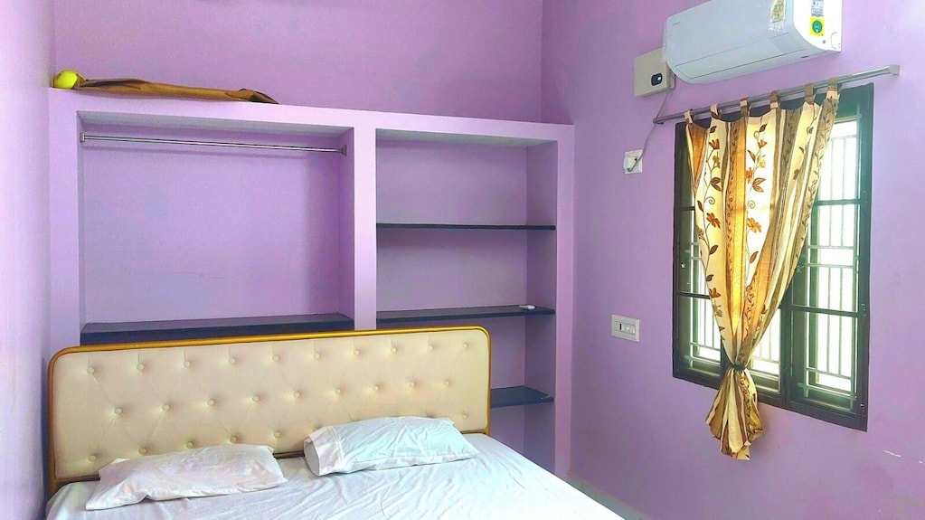 Charming 2-bedroom House Within 2km Of Temple With Wifi, Ac And Parking Facility - Thiruchendur