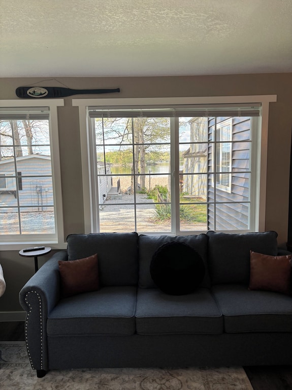 Cozy Lake Cottage On Dewart Lake With Hottub, 1 Mile From Blue Barn Berry Farm - Lake Wawasee, IN