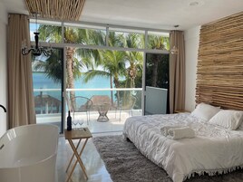 Quarto Duplo Deluxe, vista para a lagoa | Roupa hipoalergénica, edredões de penas, camas de colchão pillowtop 