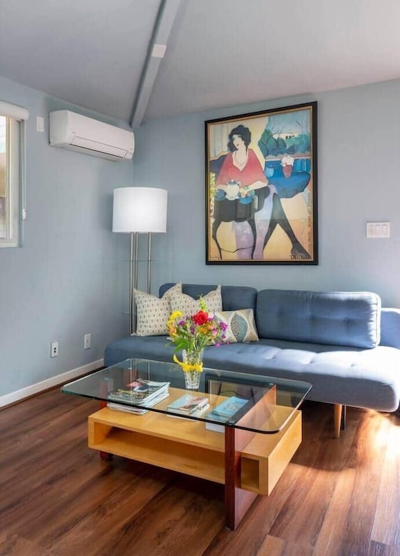 Venice Beach Cottage Retreat - Private & Peaceful - Clover Park - Santa Monica