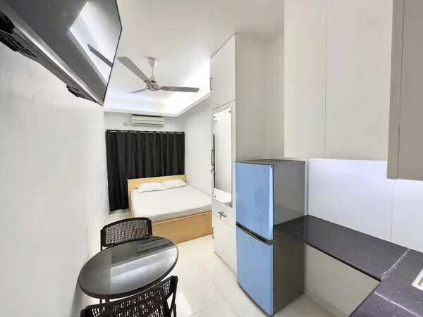 250sqft 4 Economy Stay Pool & Gym - 