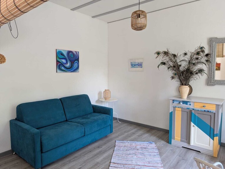 A Peaceful Interlude In A Lush, Flower-filled Garden. - Roquebrune