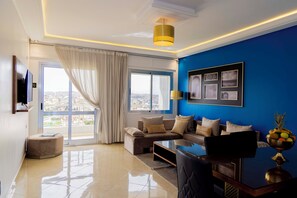 Apartamento Empresarial, vista para a colina | Sala de estar