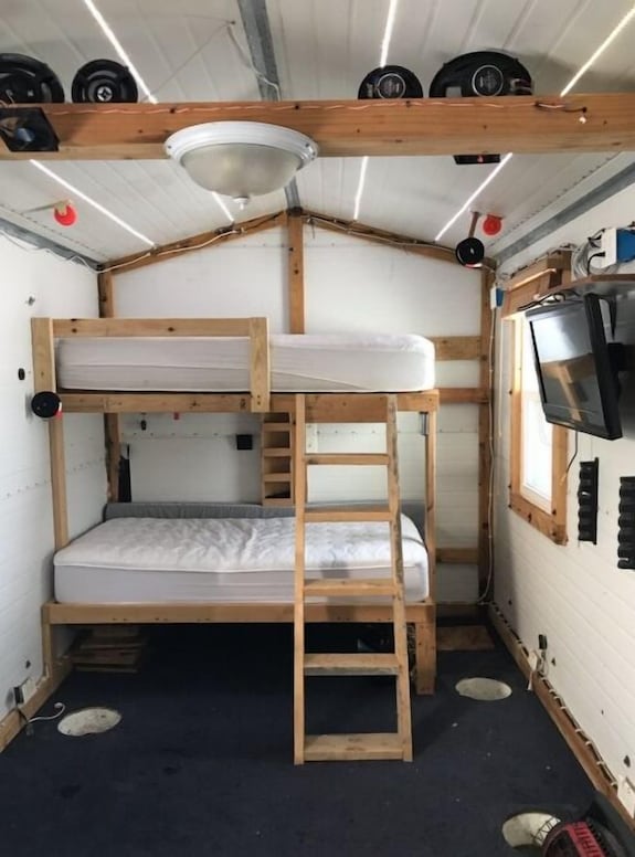 Skid House 6 - Father Hennepin State Park, Isle