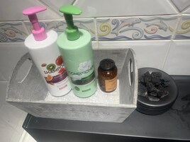 Quarto casal clássico | Banheiro | Chuveiro, produtos de toalete grátis, secador de cabelo 