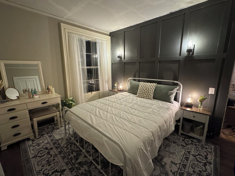 Historic 1855 farmhouse close to concert venue Reviews, Deals & Photos ...