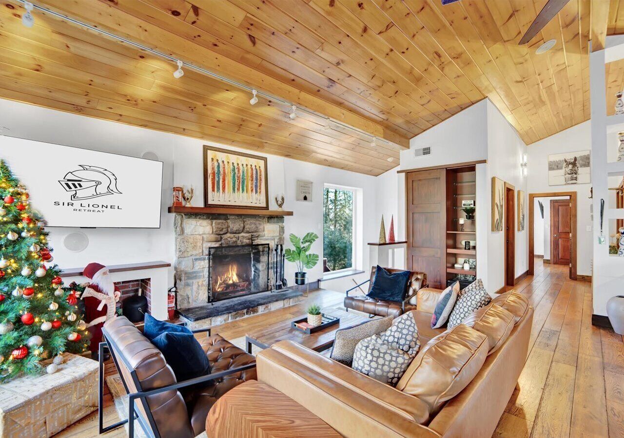 Ski Chalet. Ev Charger Sauna,hot Tub,movie Room & Firepit. Pet Friendly - Arrowhead Lake, PA