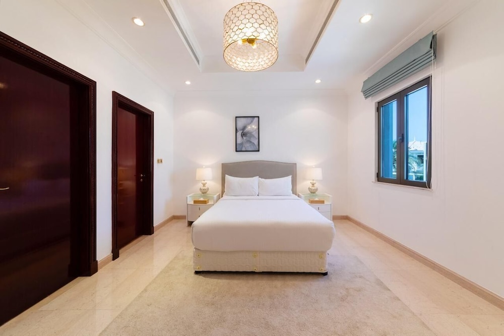 Manzil-6br Lux Villa With Pvt Pool - Dubai
