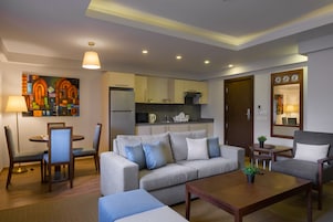 Smart TV de 55 polegadas com canais por cabo, Netflix 