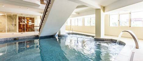 Sauna seca, banheira de hidromassagem, tratamentos corporais