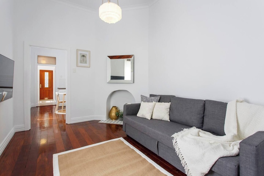 This Cozy Airbnb Is Just A Short Walk To South Beach And The Vibrant South Fremantle Hub, - Perth