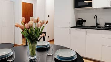 Apartamento (1 A) | Cozinha privada | Geladeira, cooktop, chaleira elétrica