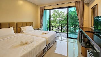 Quarto Duplo, vista para a montanha | Secretária, roupa de cama fornecida