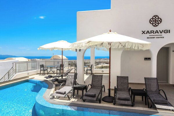 Xaravgi Resort Suites - Santorini