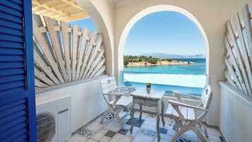 Quarto Duplo Comfort, varanda, vista para o mar | Minibar, Wi-fi grátis, roupa de cama fornecida