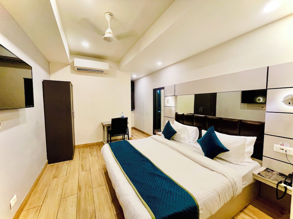 Hotel Roshie Mall Road Mussoorie - Mussoorie