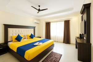 Roupas de cama antialérgicas, cofres nos quartos, escrivaninha
