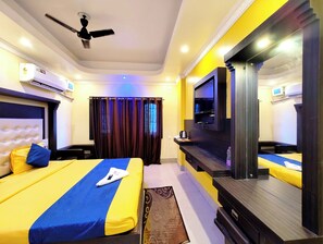 Quarto Duplo Premium, ar condicionado, vista para o mar | Roupa hipoalergénica, cofre no quarto, secretária 
