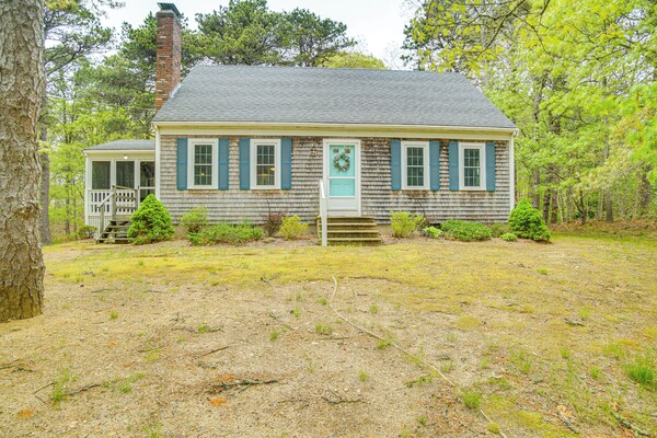 1/2 Mi To Cooks Brook Beach: Cozy Cape Cod Retreat - Wellfleet, MA