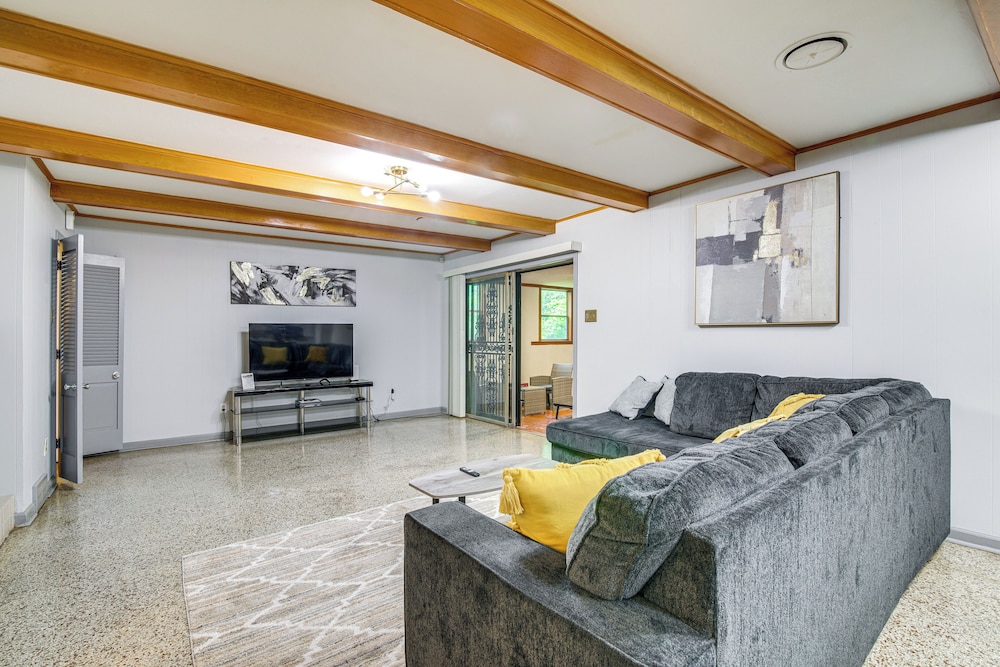 Walk To Graceland: Spacious Memphis Home! - Southaven, MS