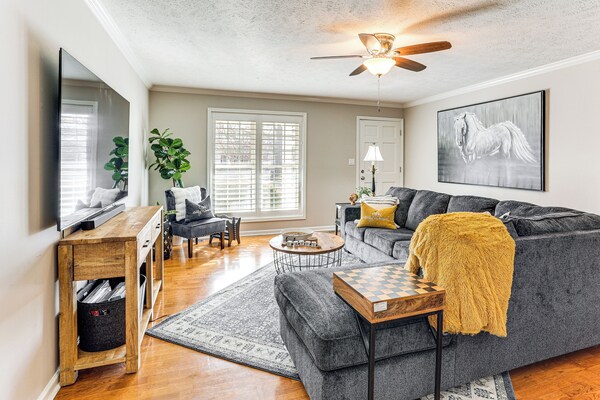 Modern Pet-friendly Home W/ Covered Patio + Yard - Jackson, TN