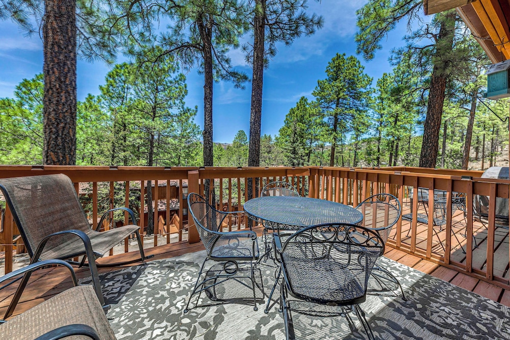 15 Mi To Ski Apache: Getaway W/ Balcony In Ruidoso - Ruidoso Downs, NM