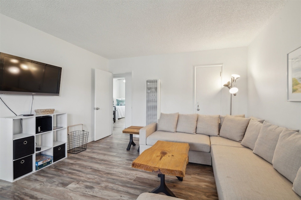 Beautiful 2 Bed Beach Condo #203 2 Bedroom Condo - Carpinteria, CA