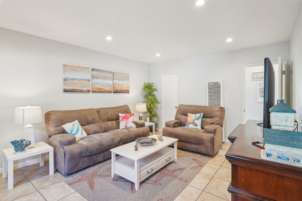 Beautiful 2 Bed Beach Condo #104 2 Bedroom Condo By Sunset Shores Condominiums - Summerland, CA