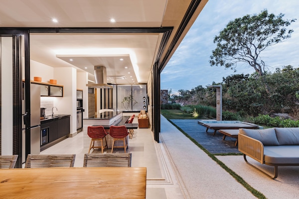 Casa luxo, 4 quartos, suíte, vista para o jardim | Área de estar