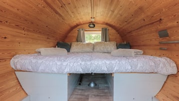 1 quarto, com decoração personalizada, com mobília individualizada