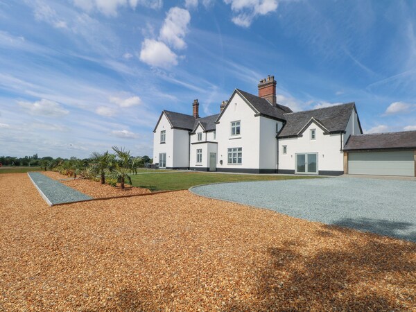 Meadow Manor And Spa - West Midlands