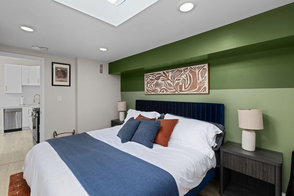 Walk to Restaurants, Cafes & Park - St. Louis | Vrbo