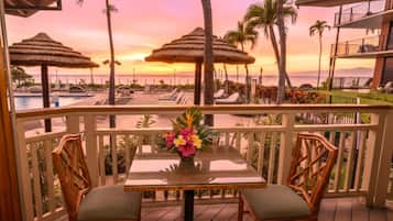 Apartamento em Condomínio Fechado (4 Bedrooms) | Restaurantes