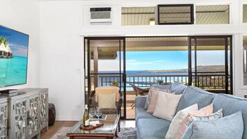 Condo (3 Bedrooms) | Sala de estar | TV