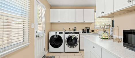 Casa, várias camas, pátio, vista para o jardim (189 Upland) | Cozinha privada | Um frigorífico, um micro-ondas, um forno, uma placa de cozinha