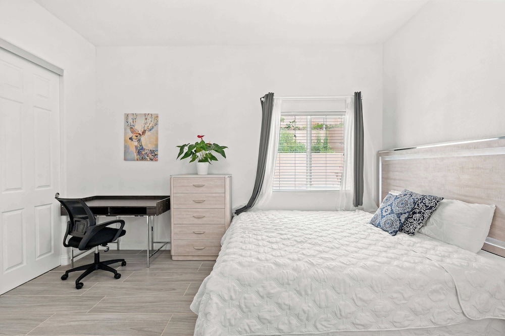 Relaxing Private Getaway With Bright Interiors - West Covina, CA