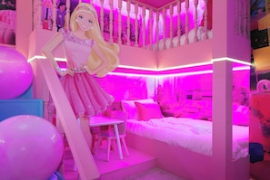 Casa, várias camas, acesso à piscina, vista para a piscina (16226TW WCR) | 5 quartos, com decoração personalizada, com mobília individualizada 