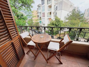 Quarto duplo standard, sacada, vista para a cidade | Vista para a rua